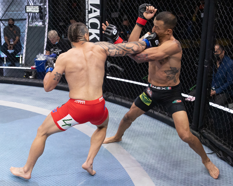 » Marcus Edwards demolishes Leonardo Rodriguez in 21 seconds