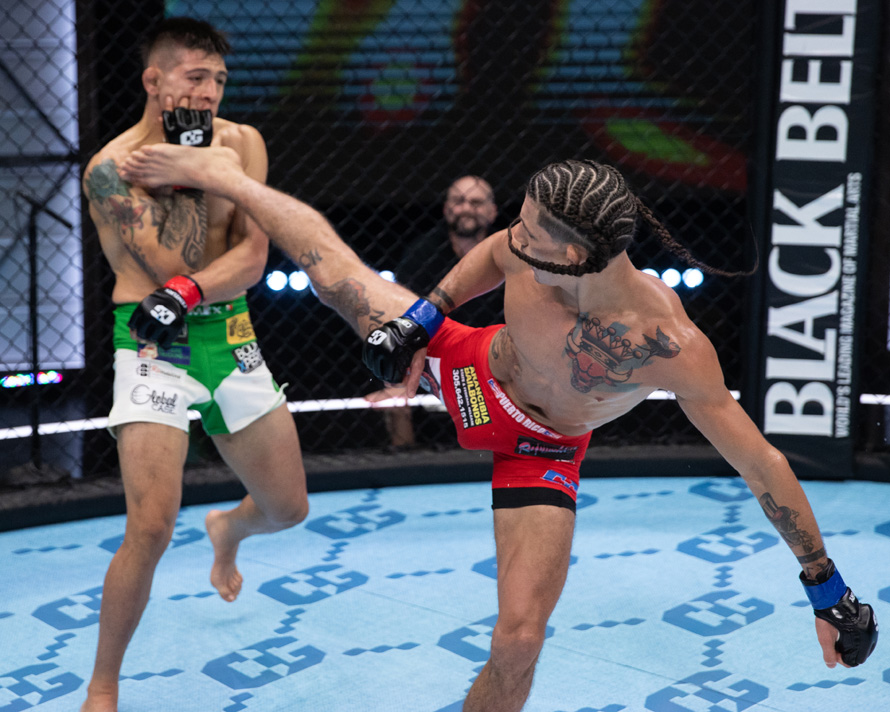 » Justin Vasquez remains undefeated inside la jaula